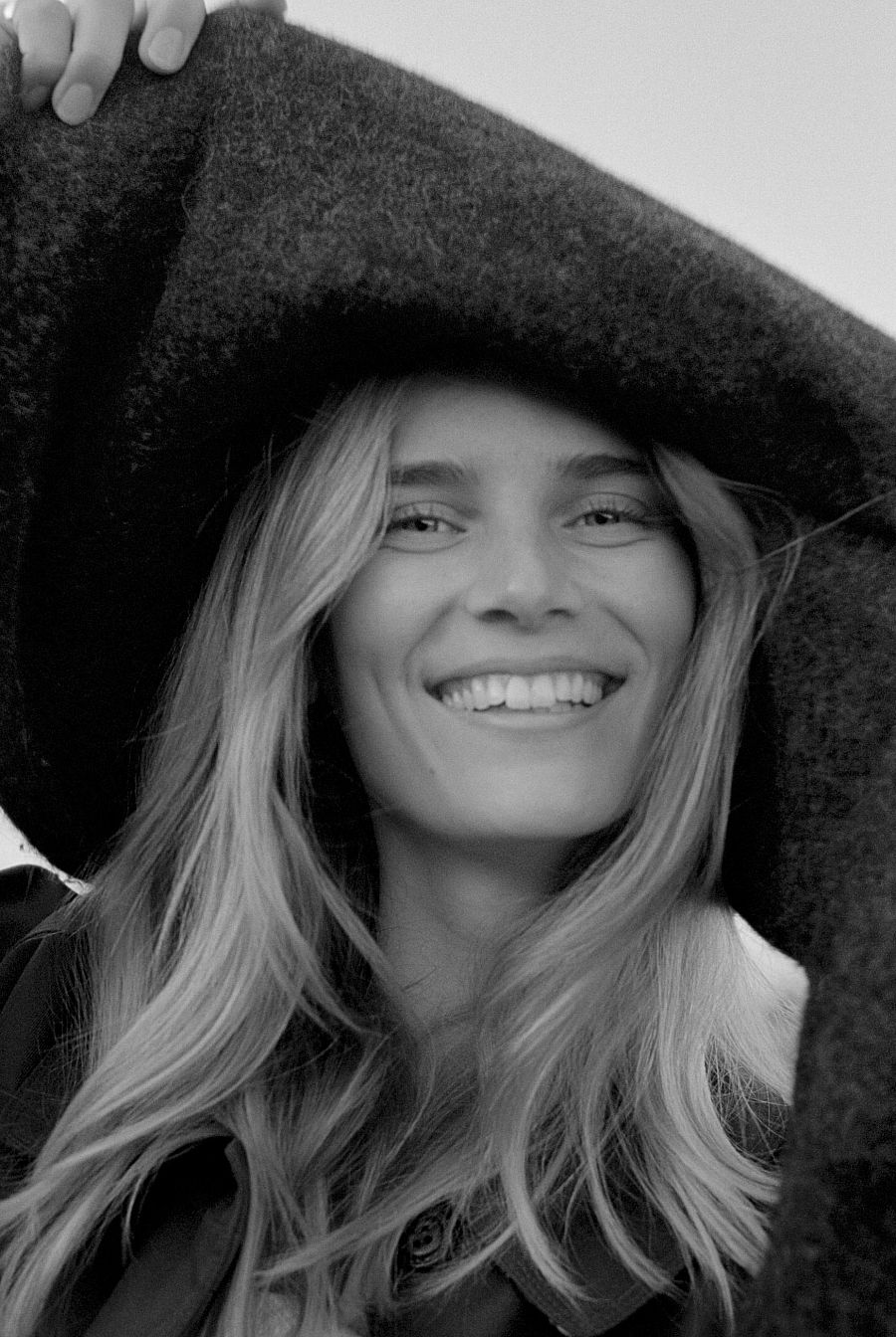 Models: Women > Mainboard - Scoop Models